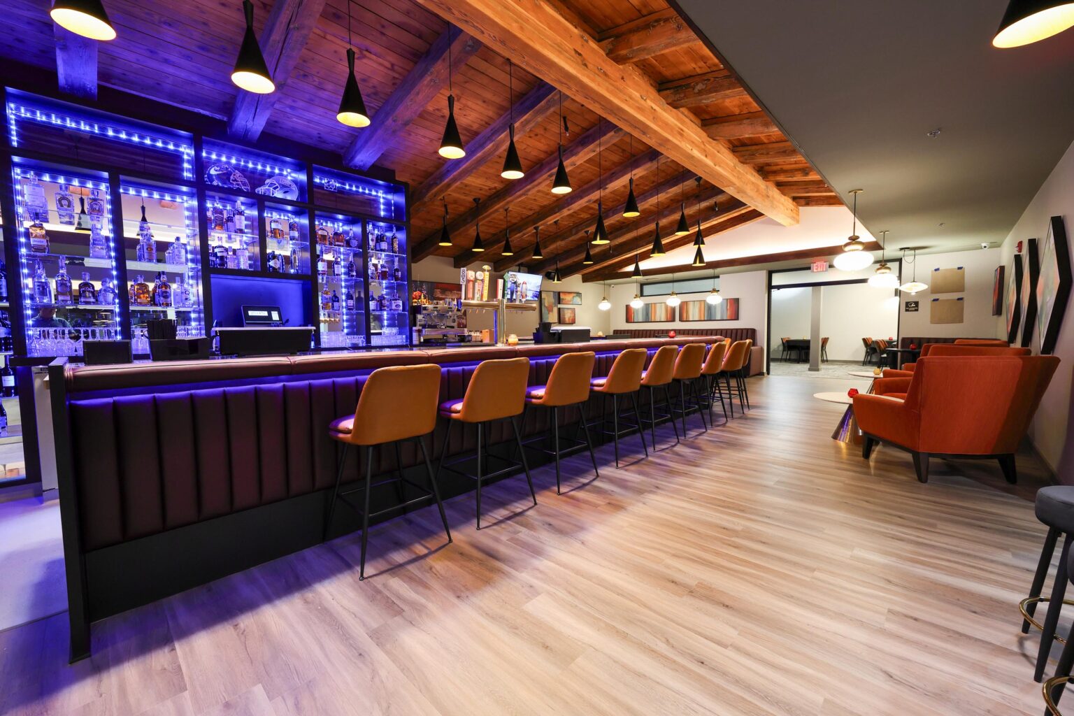 Dave's Place, Restaurant & Lounge