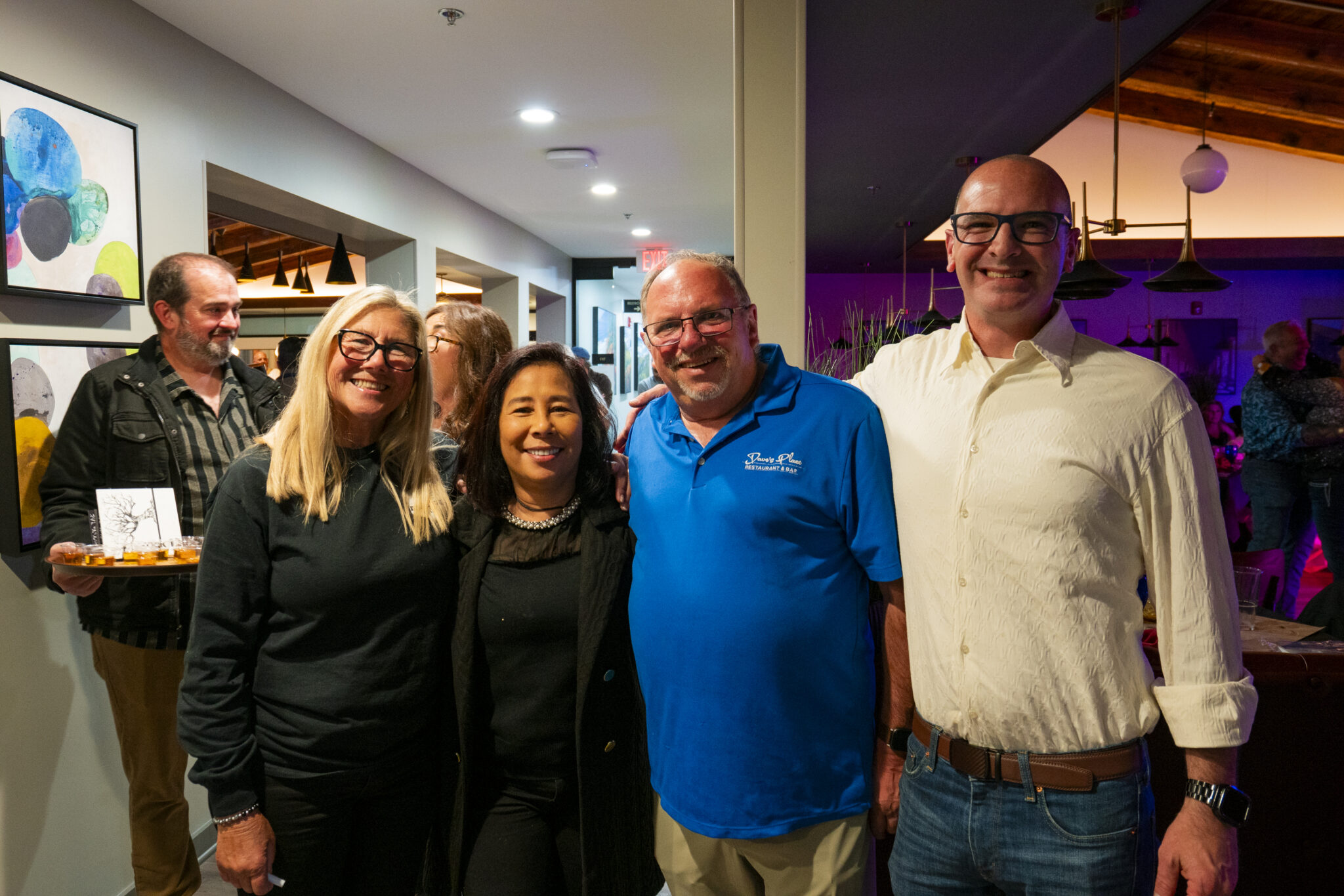 Dave's Place, Restaurant & Lounge